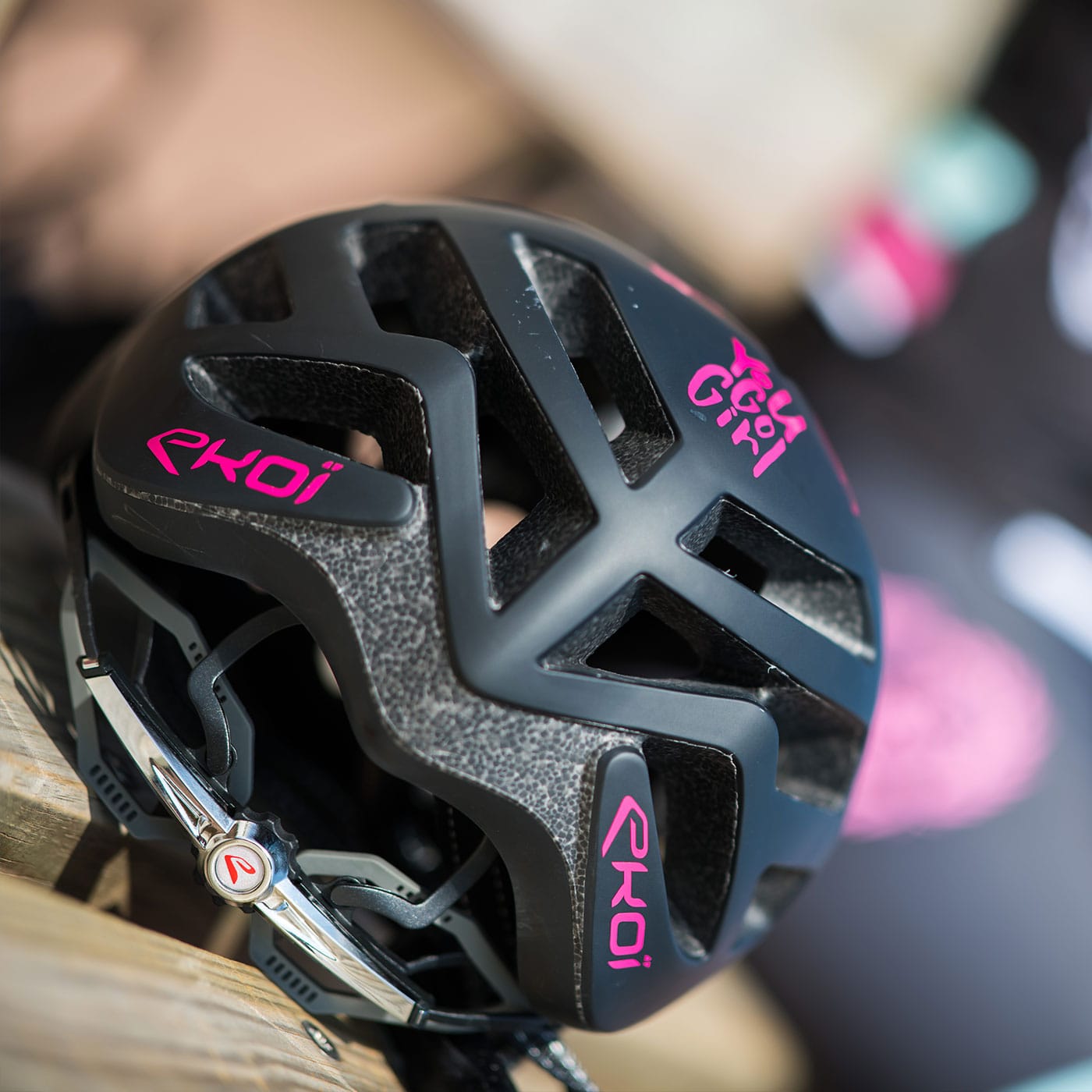 Getest: EKOI Corsa Evo Lady helm | Fiets.nl - Race en MTB website