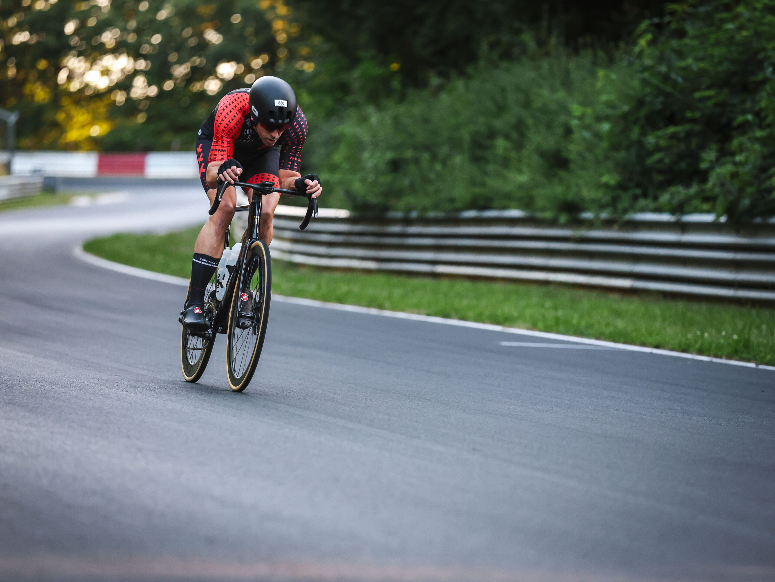Wat Franz Hermann kan, kunnen wij ook: racen op de Nordschleife van de ...