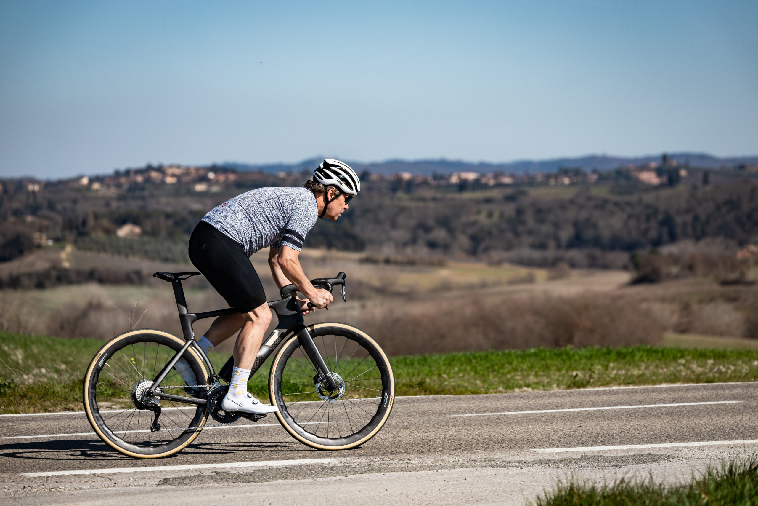 Léon van Bon test 3T Strada, en waar kan dat beter dan in Italië?