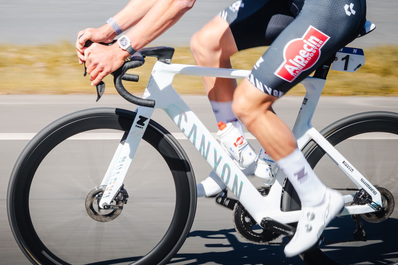 Mathieu van der Poel rijdt Parijs-Roubaix op Tensor Aeroad CFR | Fiets ...