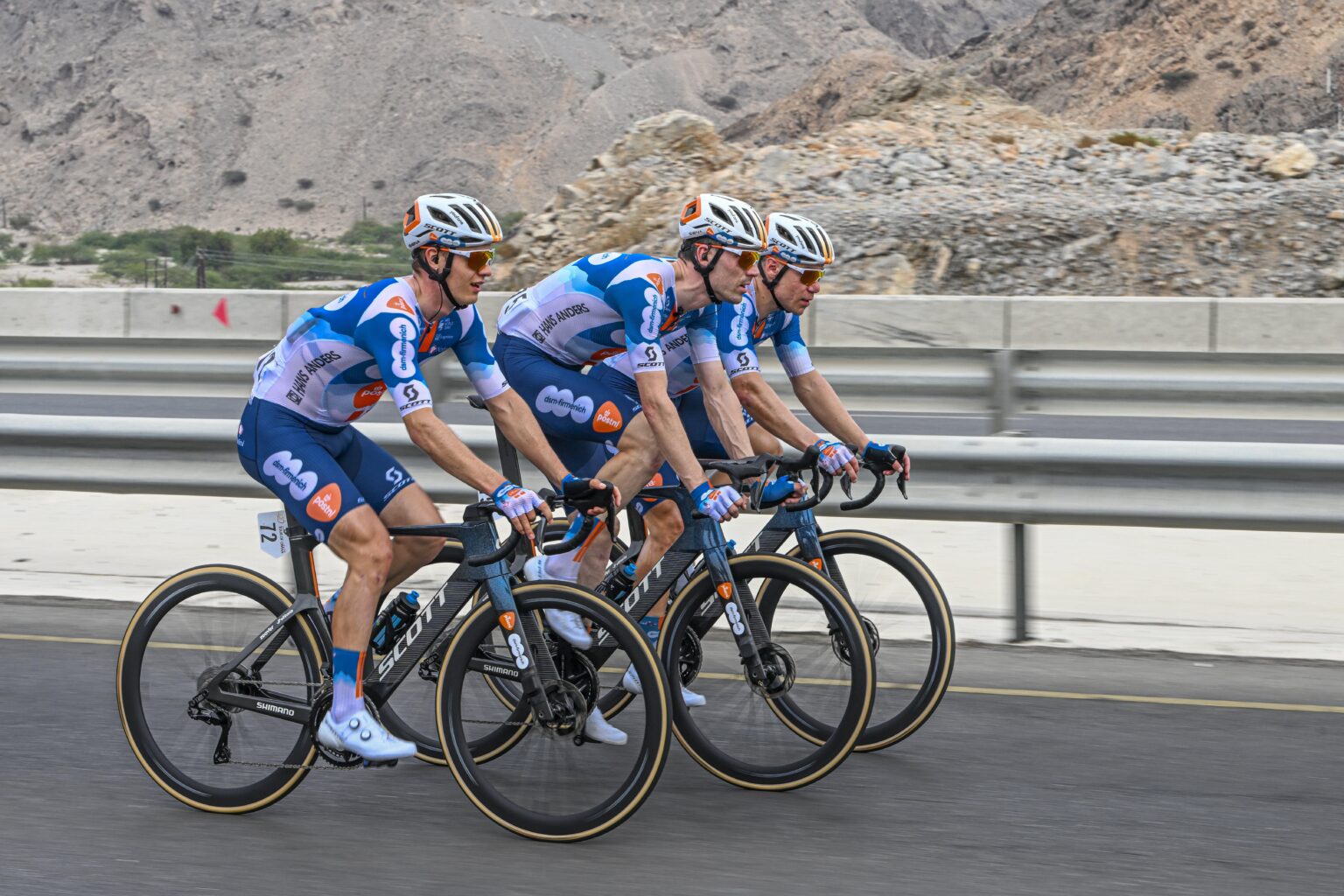 Overzicht van alle fietsen en onderdelen van de World Tour-ploegen en ...
