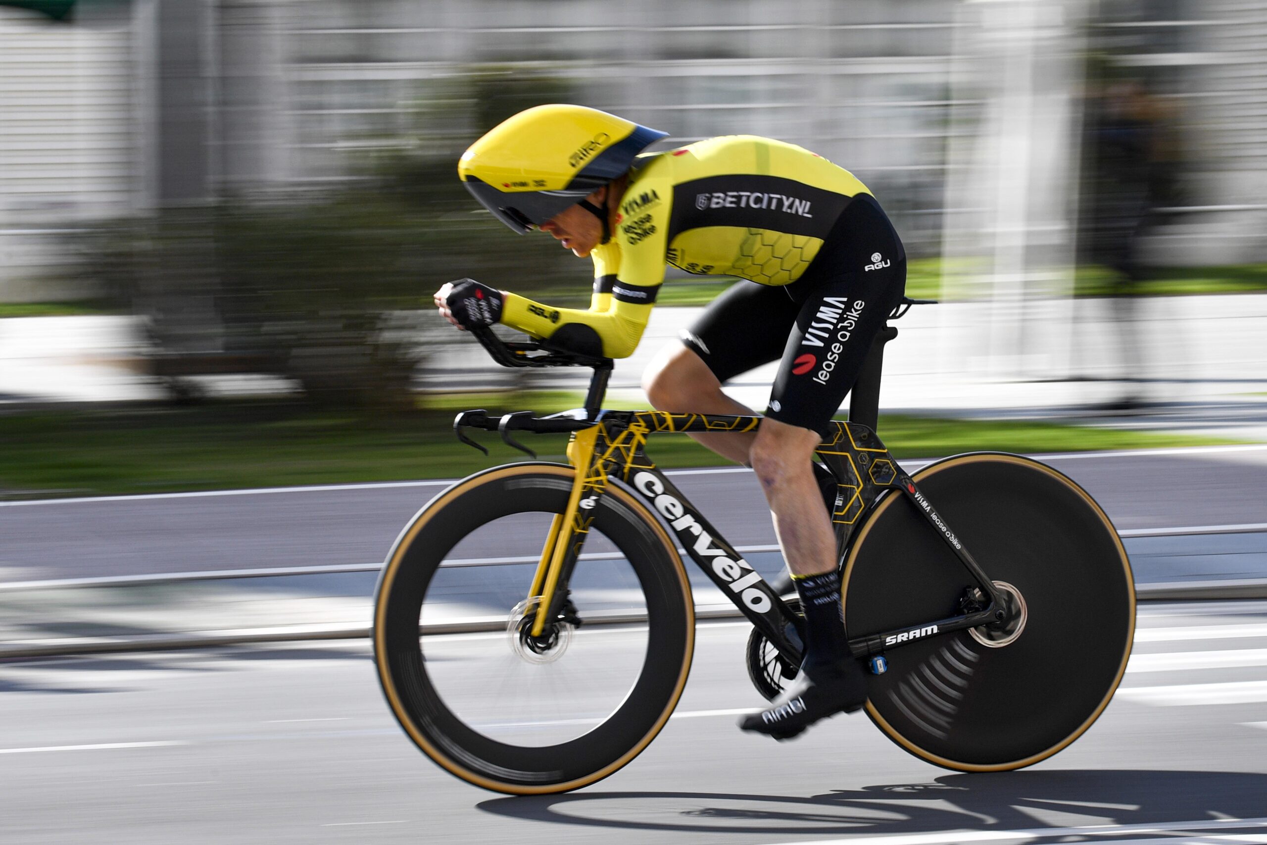 Visma | Lease a Bike trekt de aandacht met nieuwe tijdrithelm van Giro