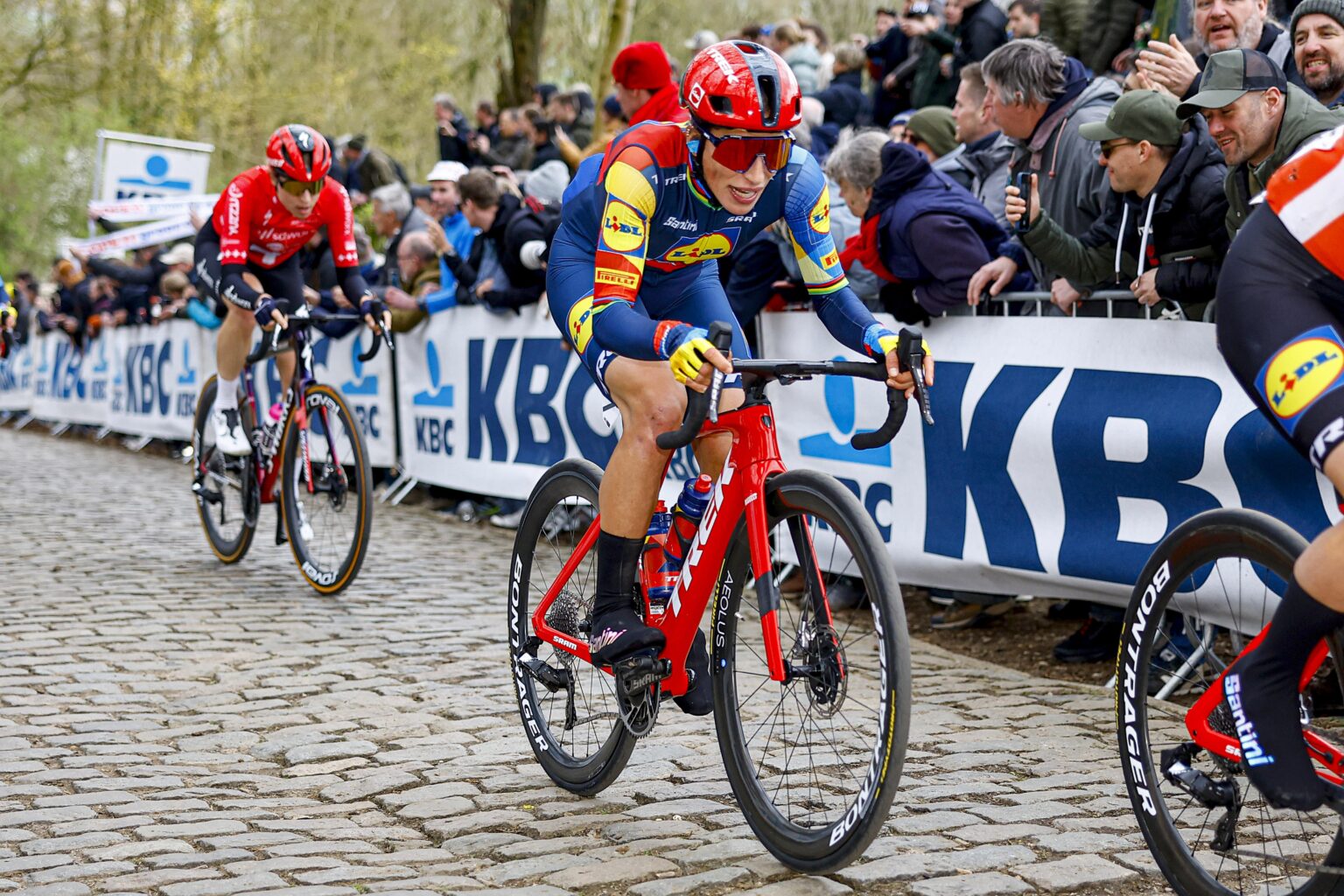 Overzicht van alle fietsen en onderdelen van de World Tour-ploegen en ...