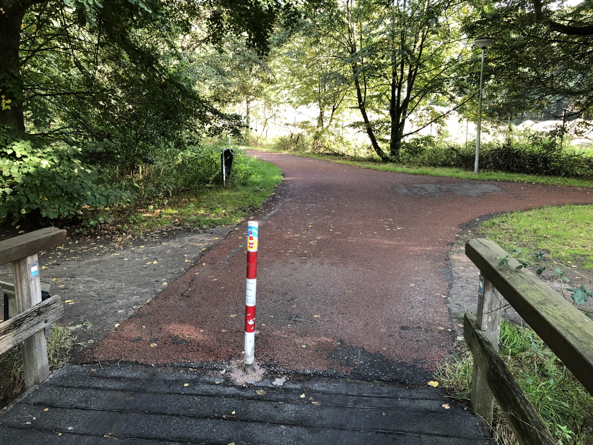 Gevaarlijke paaltjes op fietspaden, dit probeert de Fietsersbond er ...