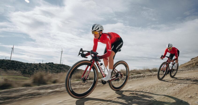 NIEUWS | SPECIALIZED CRUX 5, pure gravelracer met Tarmac-DNA | Fiets.nl ...